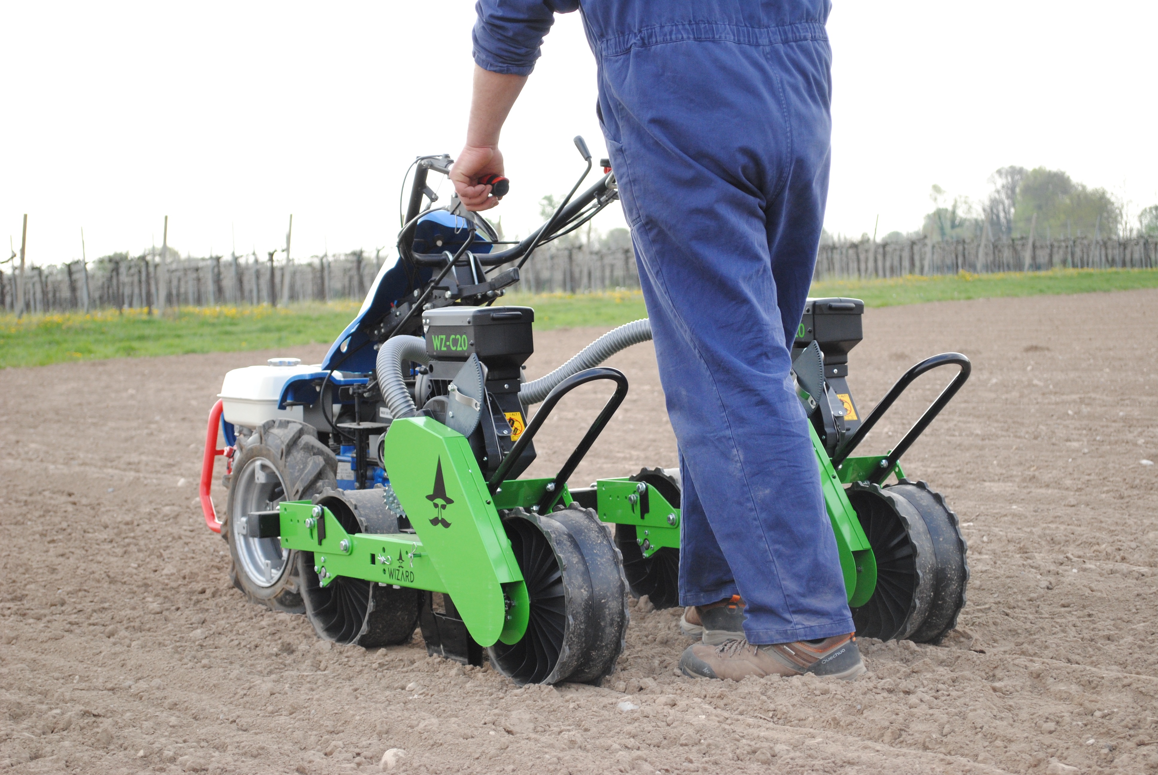 Wizard Vacuum Seeder - Multi-row, ultra precise, any size seed - Earth ...